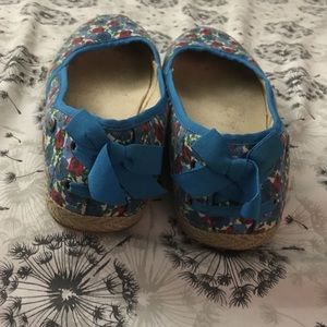 UGG | Shoes | Ugg Floral Flats Girls 4 Flowers Euc | Poshmark